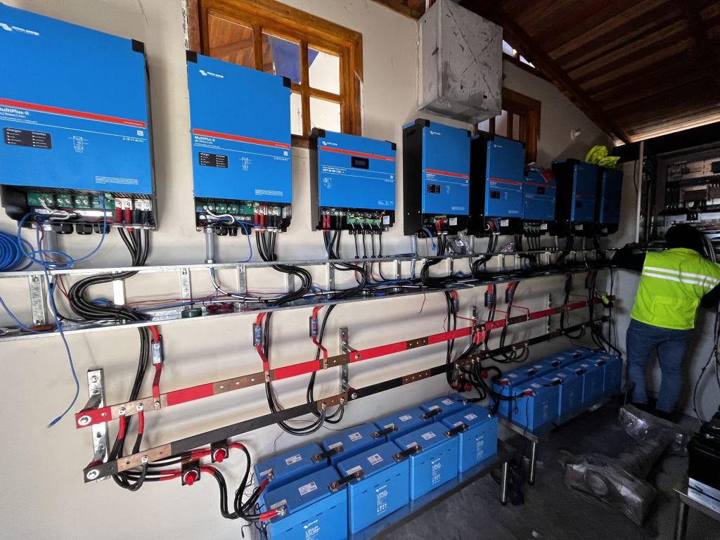 The Ultimate Guide to Solar Battery Compatibility for Off-Grid Living